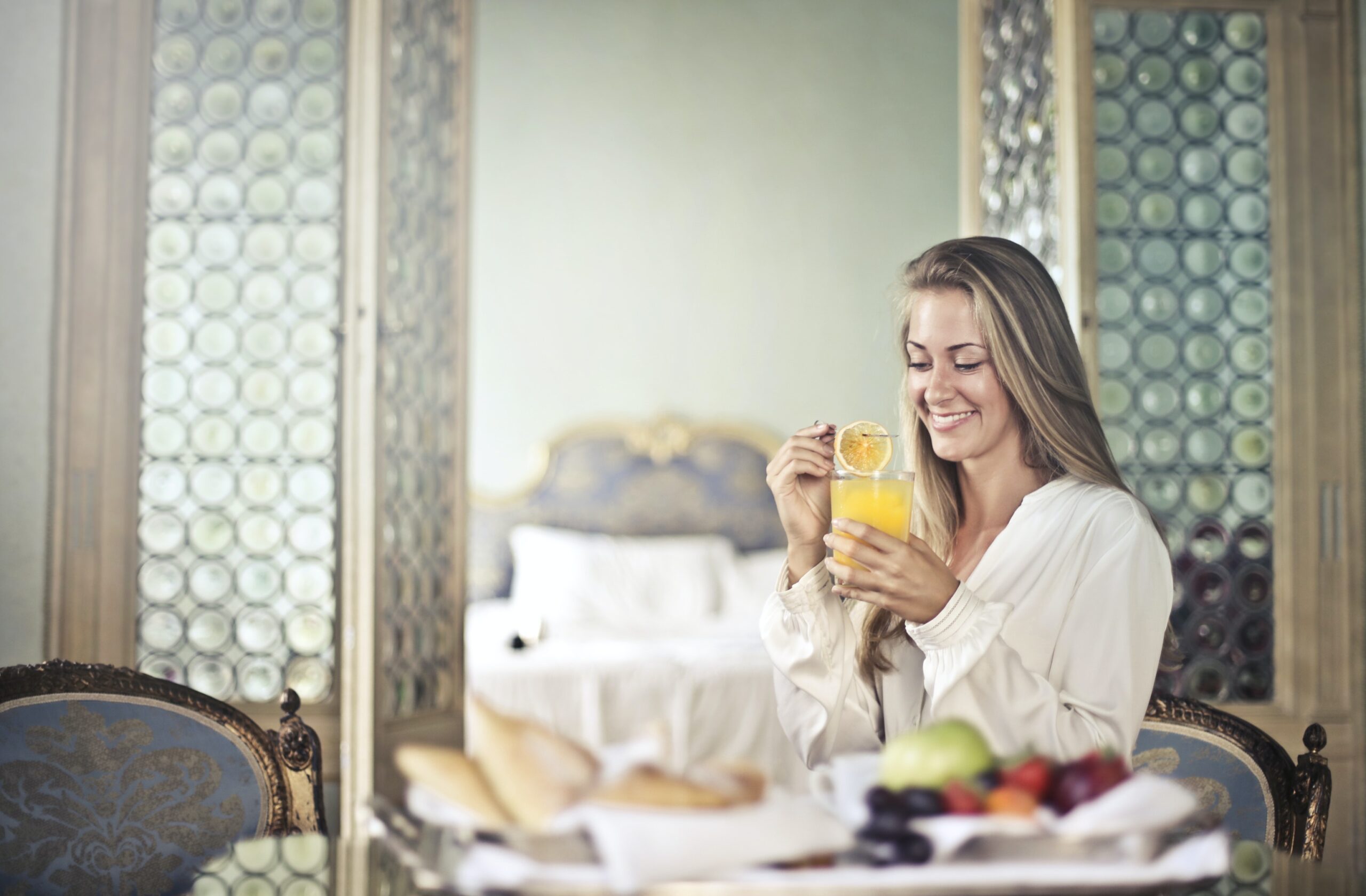 Secrets to Hotel Guest Service: 10 Ways to Amaze Guests (Backed by Science)